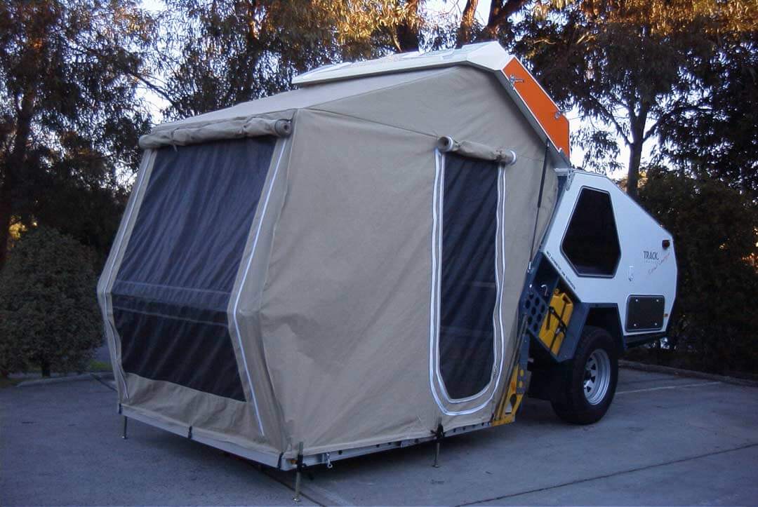 RIMG0026 - TRACK TRAILER