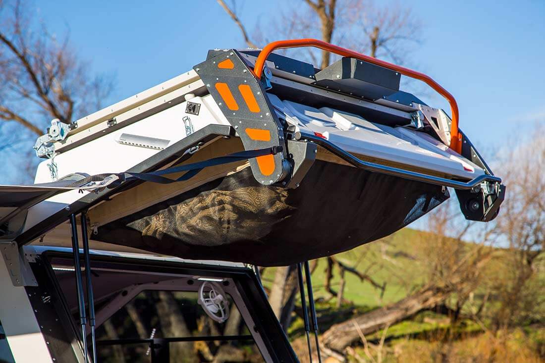 Skyward rear lift up deck Tvan Mk5 (2) - TRACK TRAILER